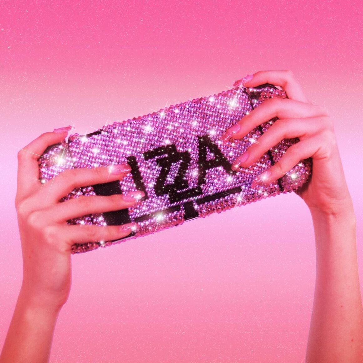 LA-Based Singer-Songwriter, Izza Releases New Single - LIVID